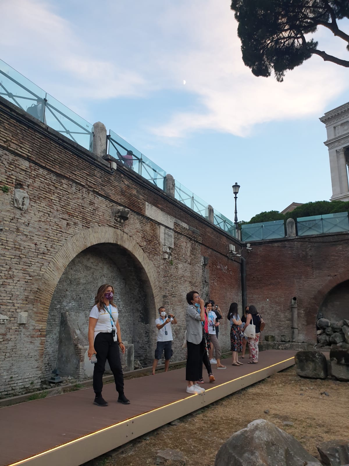 VISITA GUIDATA NOTTURNA ALL'INTERNO DEI FORI IMPERIALI CON L'ARCHEOLOGO